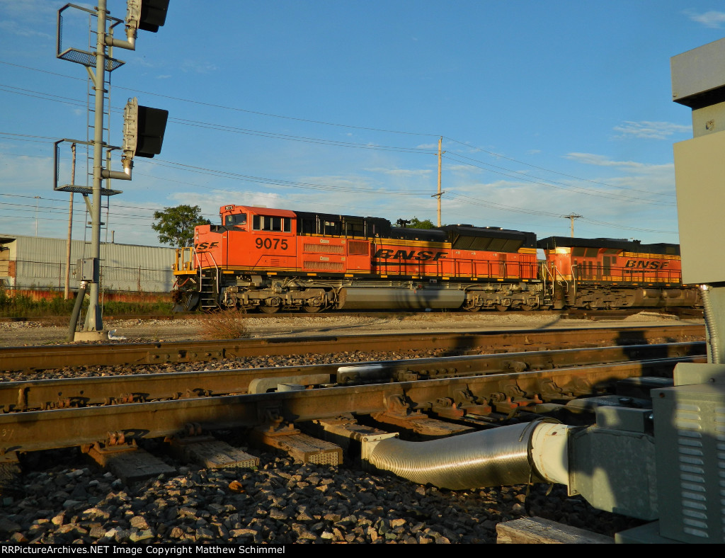 BNSF 9075